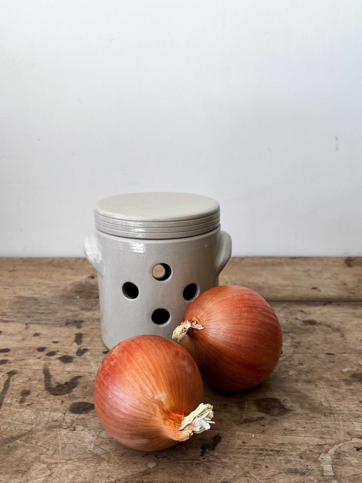 Vintage Renault Lidded Onion Pot – Canteen Lifestyle & Design